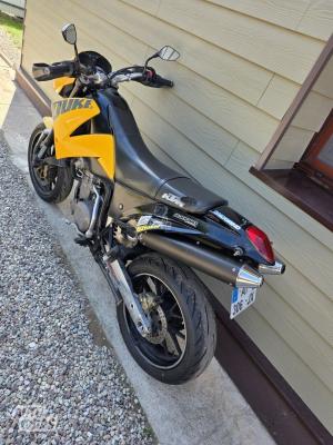 Melns KTM Duke 2004 Pasvalys, ar dzinēja tilpumu 0.64 L un nobraukumu 30 tūkst. km par 1299 €, foto 22 vietnē AUTOMOTO.COM.LV