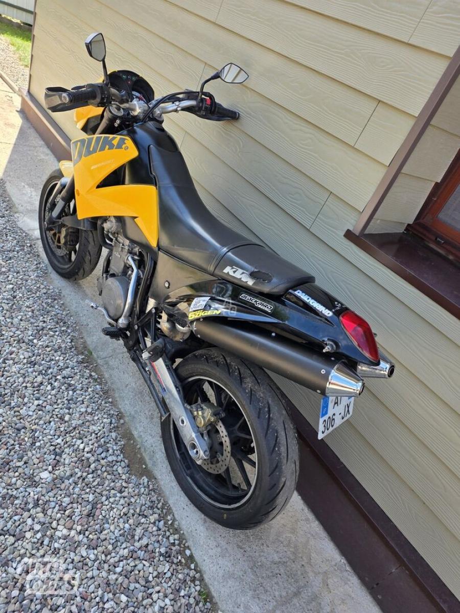 Melns KTM Duke 2004 Pasvalys, ar dzinēja tilpumu 0.64 L un nobraukumu 30 tūkst. km par 1299 €, foto 22 vietnē AUTOMOTO.COM.LV