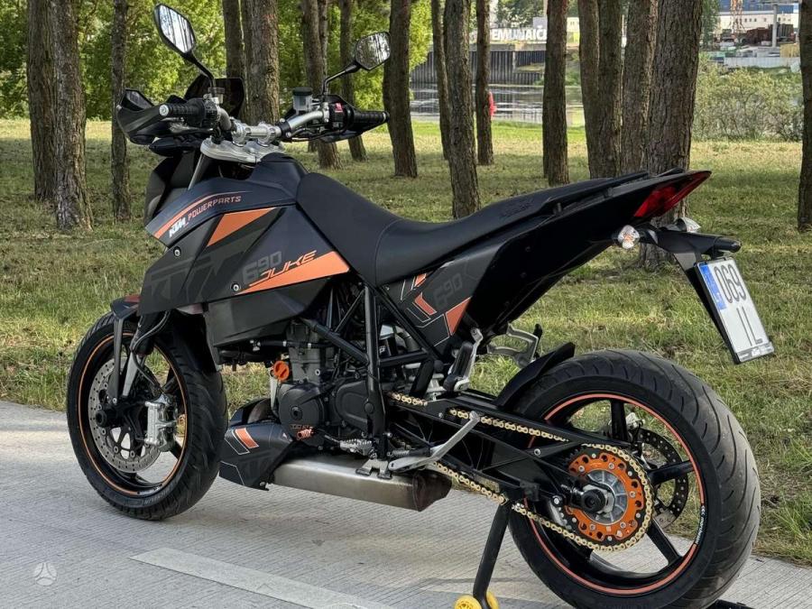 Melns KTM Duke 2010 Kauņa, ar dzinēja tilpumu 0.65 L un nobraukumu 6 tūkst. km par 6500 €, foto 1 vietnē AUTOMOTO.COM.LV