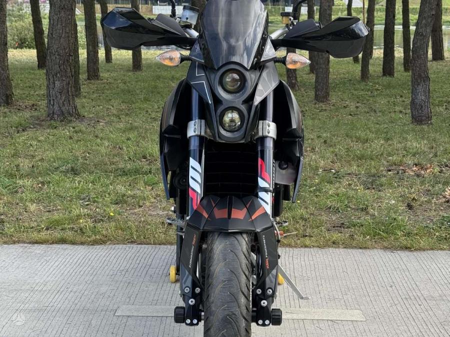 Melns KTM Duke 2010 Kauņa, ar dzinēja tilpumu 0.65 L un nobraukumu 6 tūkst. km par 6500 €, foto 3 vietnē AUTOMOTO.COM.LV