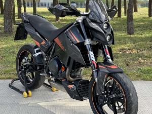Melns KTM Duke 2010 Kauņa, ar dzinēja tilpumu 0.65 L un nobraukumu 6 tūkst. km par 6500 €, foto 4 vietnē AUTOMOTO.COM.LV