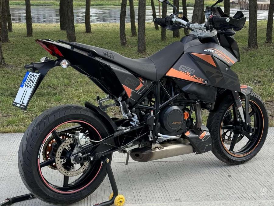 Melns KTM Duke 2010 Kauņa, ar dzinēja tilpumu 0.65 L un nobraukumu 6 tūkst. km par 6500 €, foto 5 vietnē AUTOMOTO.COM.LV