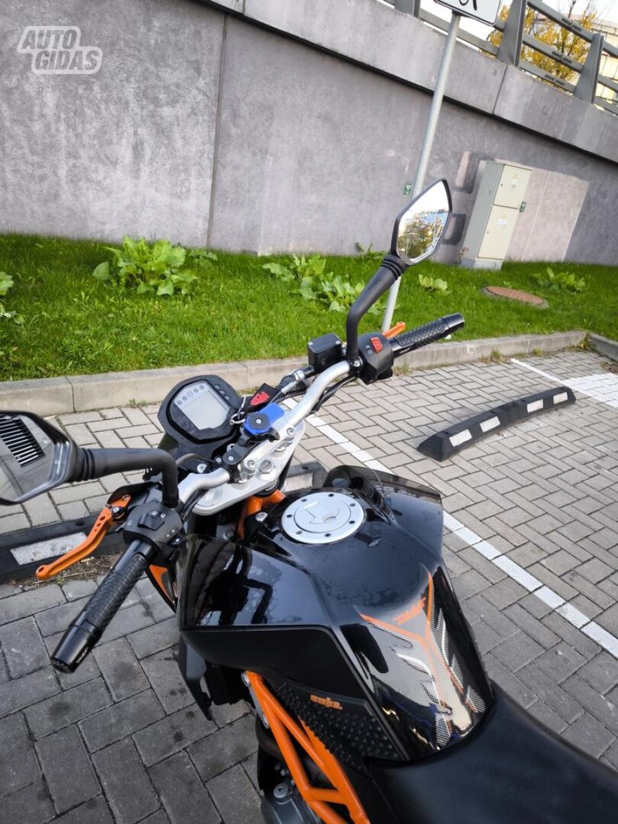 Black KTM Duke 2012 in Vilnius, with an engine capacity of 0.13 L and mileage of 0 thousand km for 3150 €, photo 2 on AUTOMOTO.COM.LV