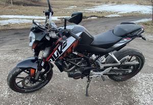 Black KTM Duke 2012 in Telschi, with an engine capacity of 0.20 L and mileage of 13 thousand km for 1000 €, photo  on AUTOMOTO.COM.LV