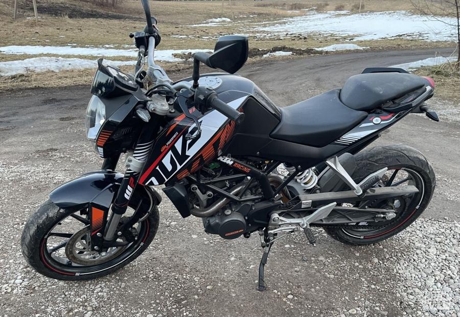 Melns KTM Duke 2012 Telšiai, ar dzinēja tilpumu 0.20 L un nobraukumu 13 tūkst. km par 1000 €, foto 1 vietnē AUTOMOTO.COM.LV