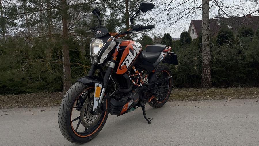 Melns KTM Duke 2013 Kelmė, ar dzinēja tilpumu 0.13 L un nobraukumu 44 tūkst. km par 1700 €, foto 1 vietnē AUTOMOTO.COM.LV