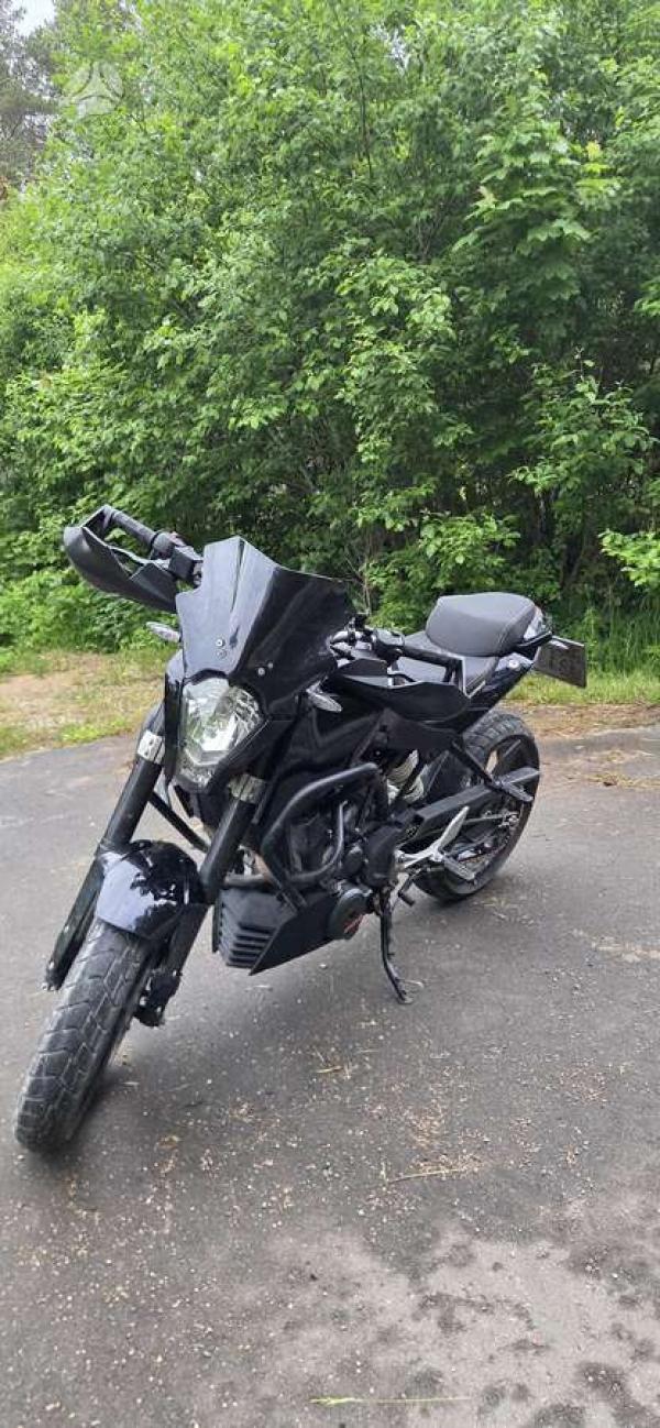Black KTM Duke 2014 in Utena, with an engine capacity of 0.13 L and mileage of 22 thousand km for 3300 €, photo 3 on AUTOMOTO.COM.LV