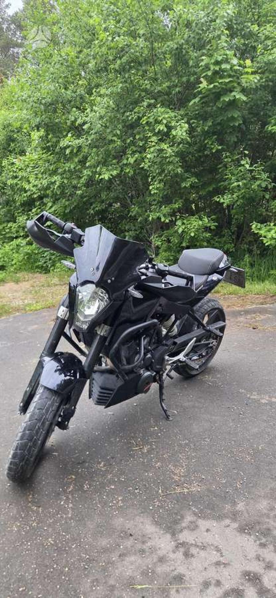 Black KTM Duke 2014 in Utena, with an engine capacity of 0.13 L and mileage of 22 thousand km for 3300 €, photo 4 on AUTOMOTO.COM.LV