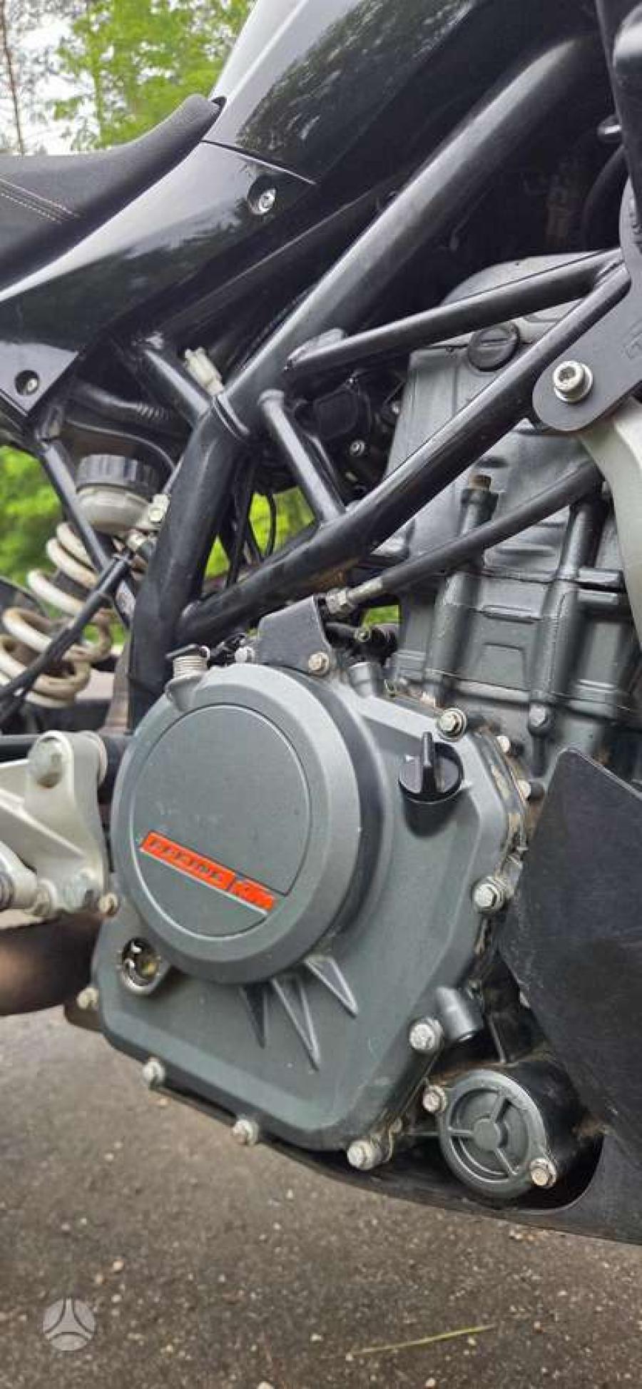 Black KTM Duke 2014 in Utena, with an engine capacity of 0.13 L and mileage of 22 thousand km for 3300 €, photo 9 on AUTOMOTO.COM.LV