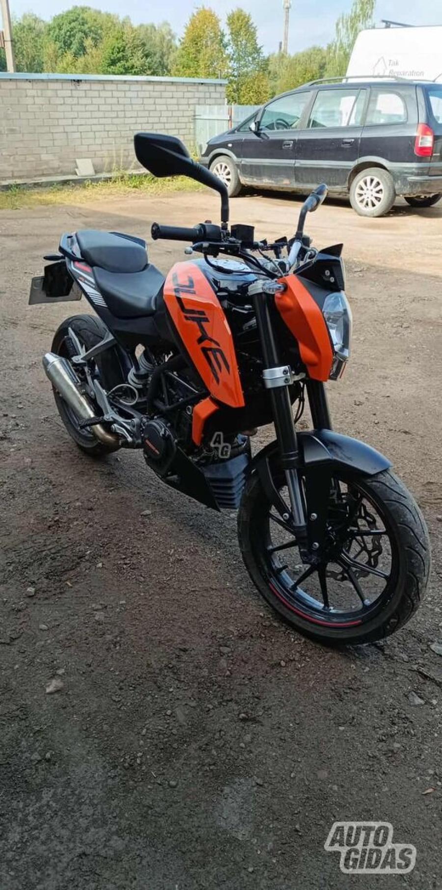 Black KTM Duke 2014 in Raseiniai, with an engine capacity of 0.13 L and mileage of 31 thousand km for 1800 €, photo 3 on AUTOMOTO.COM.LV