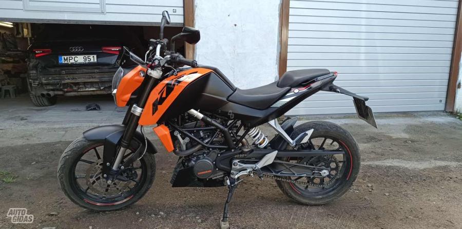 Black KTM Duke 2014 in Raseiniai, with an engine capacity of 0.13 L and mileage of 31 thousand km for 1800 €, photo 4 on AUTOMOTO.COM.LV