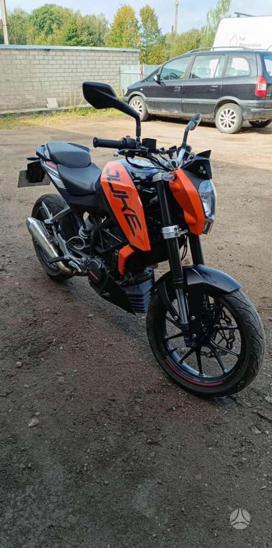 Black KTM Duke 2014 in Raseiniai, with an engine capacity of 0.13 L and mileage of 31 thousand km for 1700 €, photo 5 on AUTOMOTO.COM.LV