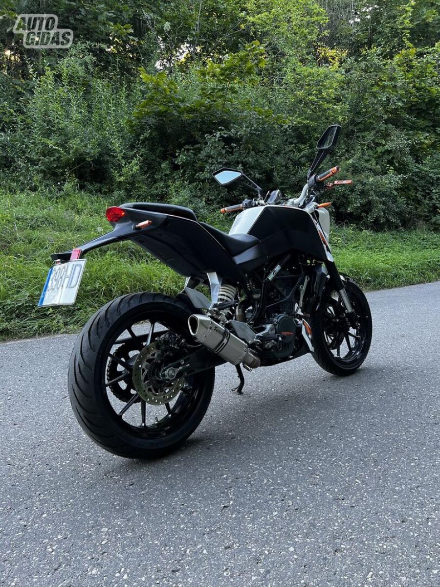 Black KTM Duke 2015 in Vilnius, with an engine capacity of 0.13 L and mileage of 27 thousand km for 1200 €, photo 3 on AUTOMOTO.COM.LV