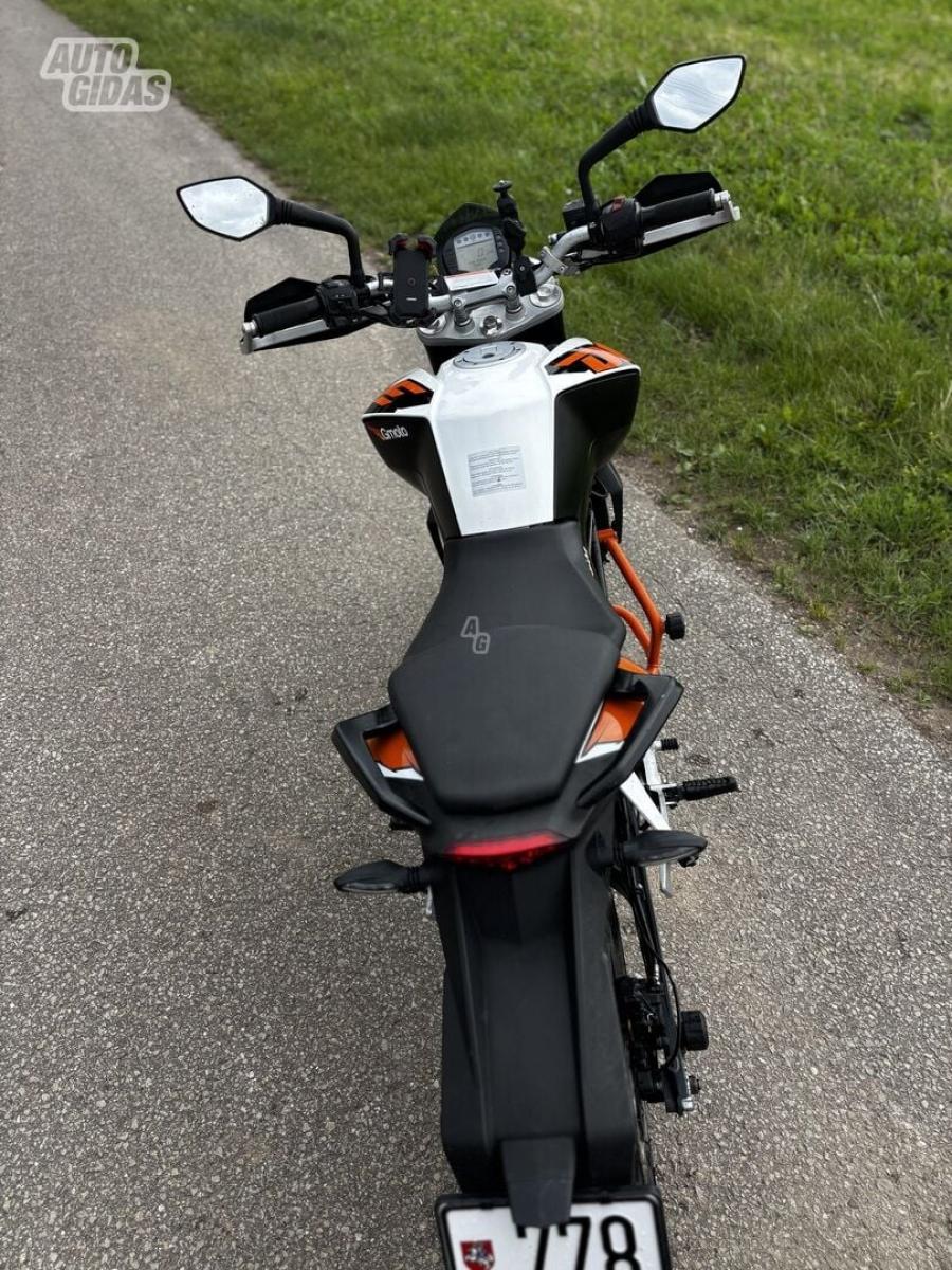 Melns KTM Duke 2015 Radviliškis, ar dzinēja tilpumu 0.13 L un nobraukumu 0 tūkst. km par 2200 €, foto 9 vietnē AUTOMOTO.COM.LV