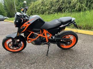 Melns KTM Duke 2018 Viļņa, ar dzinēja tilpumu 0.69 L un nobraukumu 8 tūkst. km par 4500 €, foto 4 vietnē AUTOMOTO.COM.LV