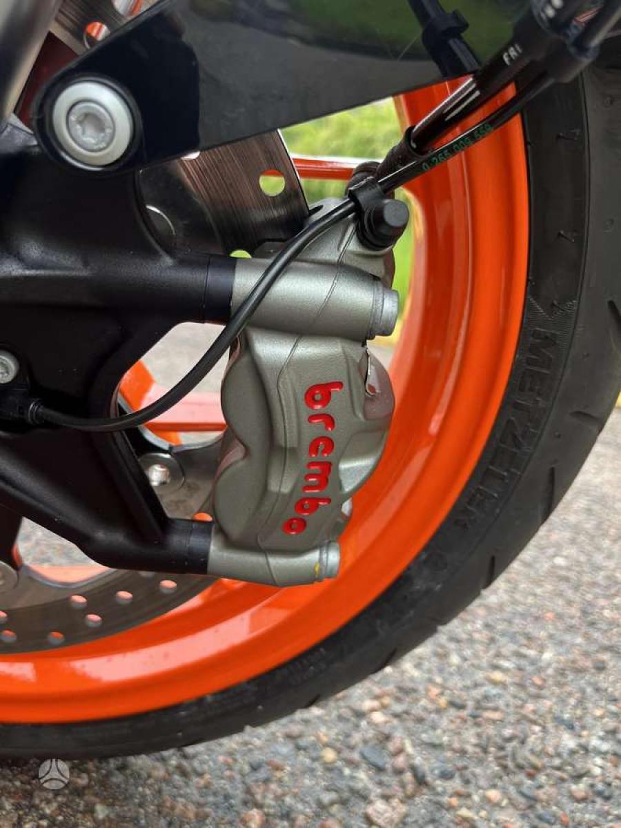 Melns KTM Duke 2018 Viļņa, ar dzinēja tilpumu 0.69 L un nobraukumu 8 tūkst. km par 4500 €, foto 18 vietnē AUTOMOTO.COM.LV