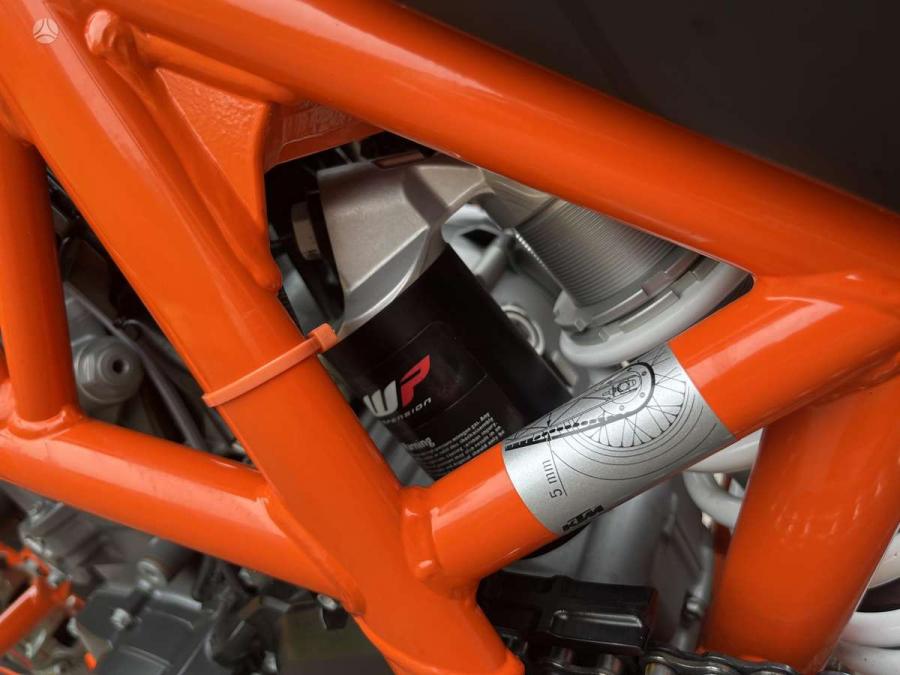 Melns KTM Duke 2018 Viļņa, ar dzinēja tilpumu 0.69 L un nobraukumu 8 tūkst. km par 4500 €, foto 19 vietnē AUTOMOTO.COM.LV