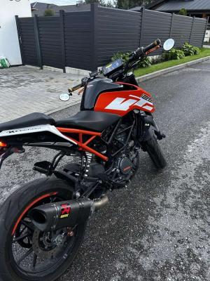 Black KTM Duke 2018 in Vilnius, with an engine capacity of 0.13 L and mileage of 44 thousand km for 2100 €, photo 1 on AUTOMOTO.COM.LV
