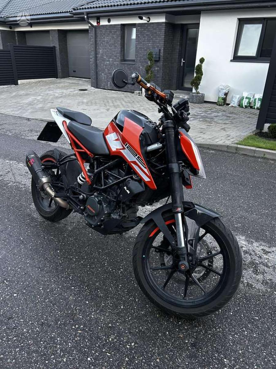 Black KTM Duke 2018 in Vilnius, with an engine capacity of 0.13 L and mileage of 44 thousand km for 2100 €, photo 4 on AUTOMOTO.COM.LV