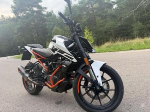 Black KTM Duke 2019 in Vilnius, with an engine capacity of 0.38 L and mileage of 13 thousand km for 4450 €, photo  on AUTOMOTO.COM.LV
