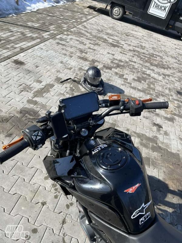 Black KTM Duke 2020 in Vilnius, with an engine capacity of 0.13 L and mileage of 30 thousand km for 2350 €, photo 6 on AUTOMOTO.COM.LV