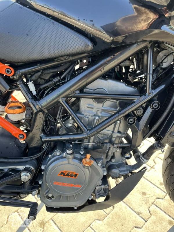 Black KTM Duke 2020 in Vilnius, with an engine capacity of 0.13 L and mileage of 30 thousand km for 2350 €, photo 9 on AUTOMOTO.COM.LV