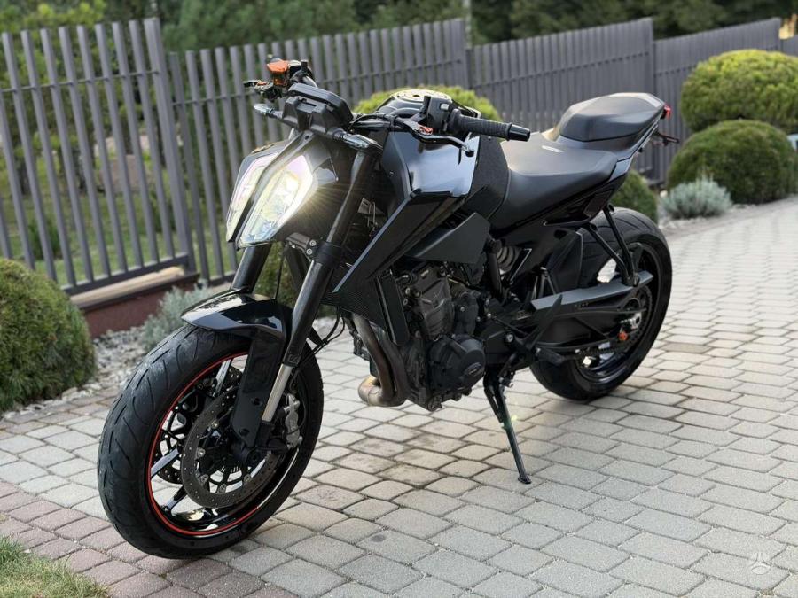 Melns KTM Duke 2020 Marijampole, ar dzinēja tilpumu 0.80 L un nobraukumu 14 tūkst. km par 5200 €, foto 4 vietnē AUTOMOTO.COM.LV