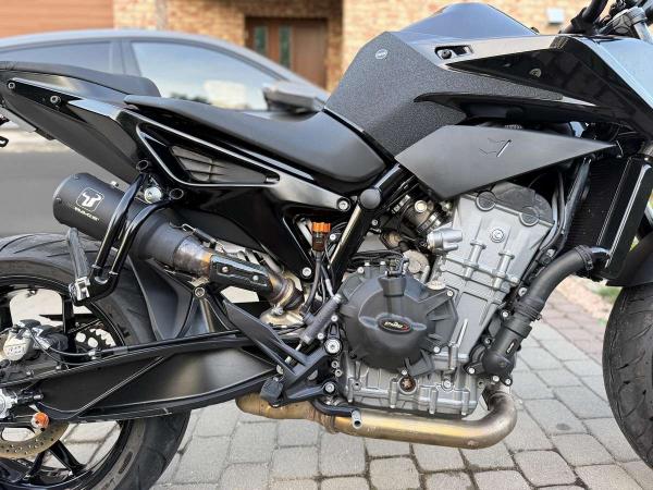 Melns KTM Duke 2020 Marijampole, ar dzinēja tilpumu 0.80 L un nobraukumu 14 tūkst. km par 5200 €, foto 5 vietnē AUTOMOTO.COM.LV