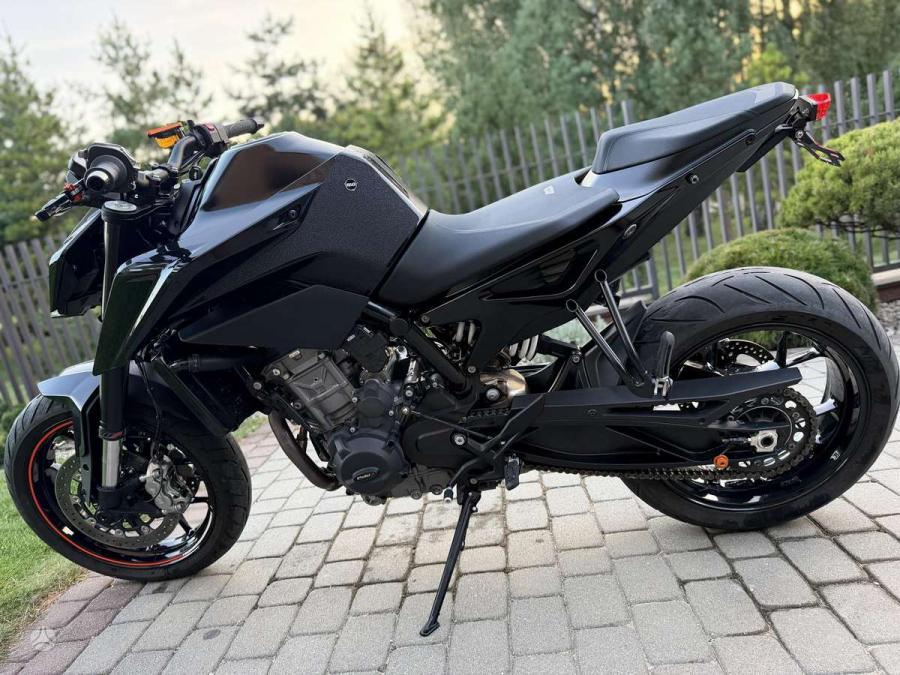 Melns KTM Duke 2020 Marijampole, ar dzinēja tilpumu 0.80 L un nobraukumu 14 tūkst. km par 5200 €, foto 8 vietnē AUTOMOTO.COM.LV