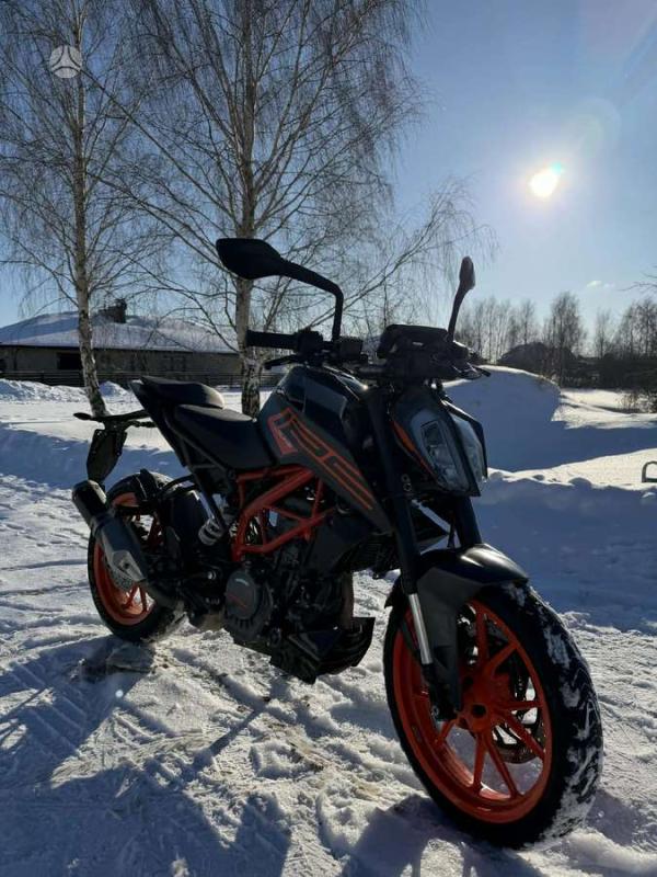 Black KTM Duke 2021 in Siauliai, with an engine capacity of 0.13 L and mileage of 5 thousand km for 2500 €, photo 1 on AUTOMOTO.COM.LV