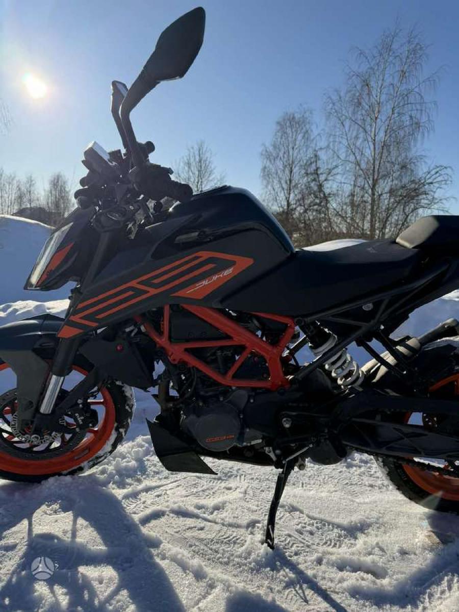 Black KTM Duke 2021 in Siauliai, with an engine capacity of 0.13 L and mileage of 5 thousand km for 2500 €, photo 3 on AUTOMOTO.COM.LV