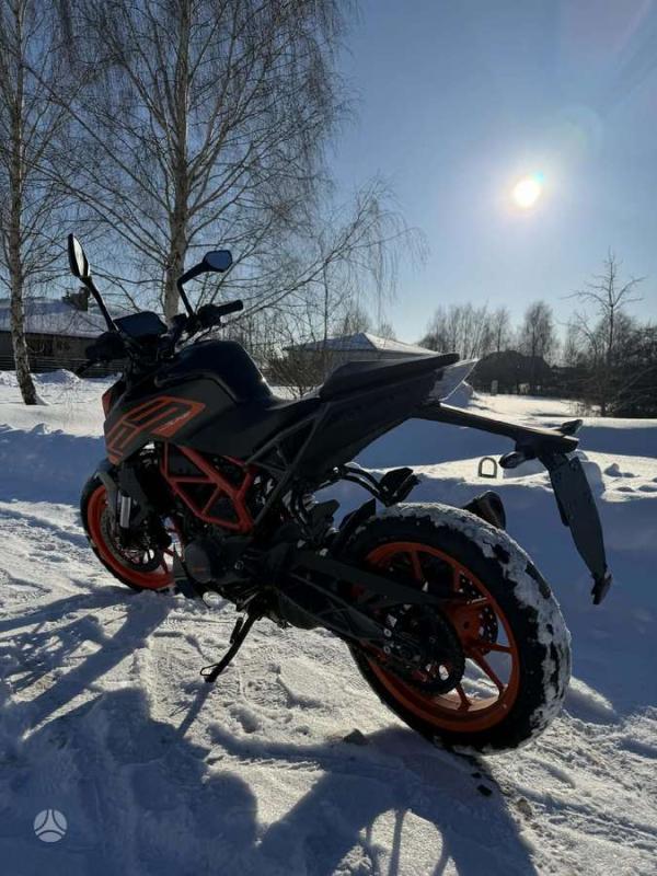 Black KTM Duke 2021 in Siauliai, with an engine capacity of 0.13 L and mileage of 5 thousand km for 2500 €, photo 7 on AUTOMOTO.COM.LV
