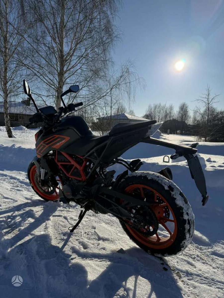 Black KTM Duke 2021 in Siauliai, with an engine capacity of 0.13 L and mileage of 5 thousand km for 2500 €, photo 7 on AUTOMOTO.COM.LV