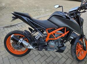 Melns KTM Duke 2022 Viļņa, ar dzinēja tilpumu 0.13 L un nobraukumu 16 tūkst. km par 2650 €, foto 3 vietnē AUTOMOTO.COM.LV