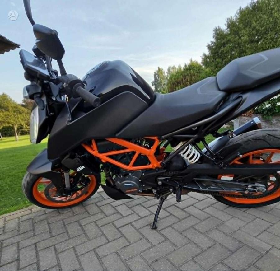 Melns KTM Duke 2022 Viļņa, ar dzinēja tilpumu 0.13 L un nobraukumu 16 tūkst. km par 2650 €, foto 4 vietnē AUTOMOTO.COM.LV
