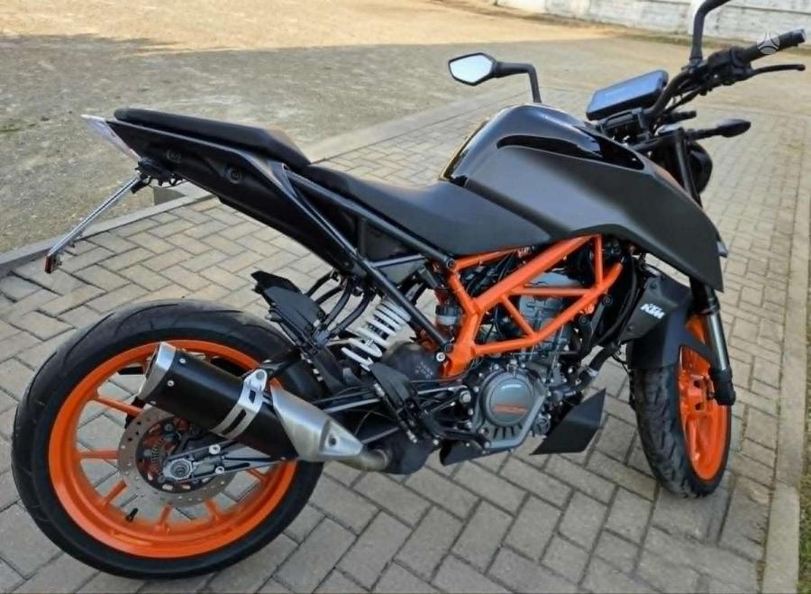 Melns KTM Duke 2022 Viļņa, ar dzinēja tilpumu 0.13 L un nobraukumu 16 tūkst. km par 2650 €, foto 7 vietnē AUTOMOTO.COM.LV