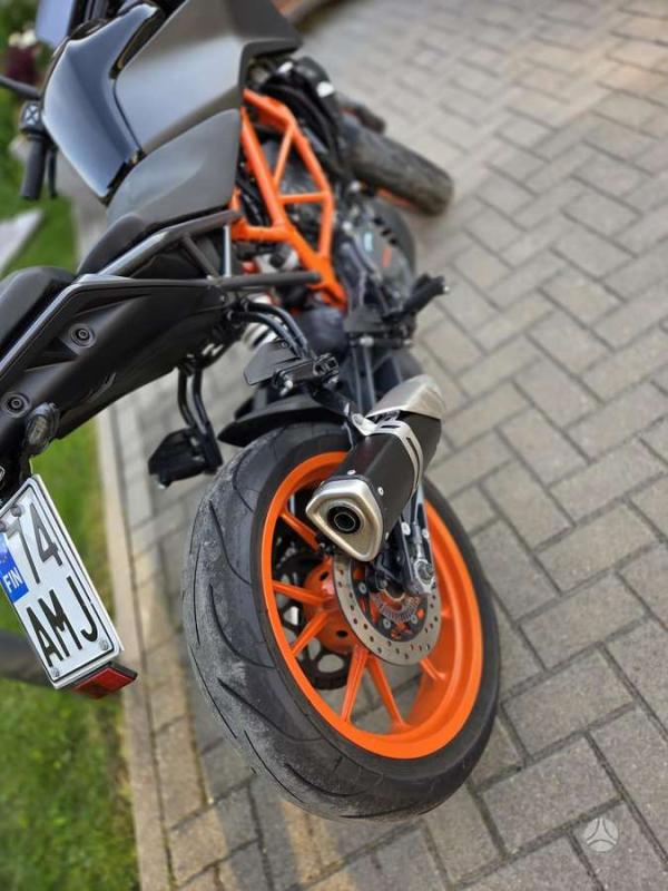 Melns KTM Duke 2022 Viļņa, ar dzinēja tilpumu 0.13 L un nobraukumu 16 tūkst. km par 2650 €, foto 8 vietnē AUTOMOTO.COM.LV