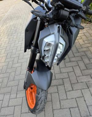 Melns KTM Duke 2022 Viļņa, ar dzinēja tilpumu 0.13 L un nobraukumu 16 tūkst. km par 2650 €, foto 10 vietnē AUTOMOTO.COM.LV
