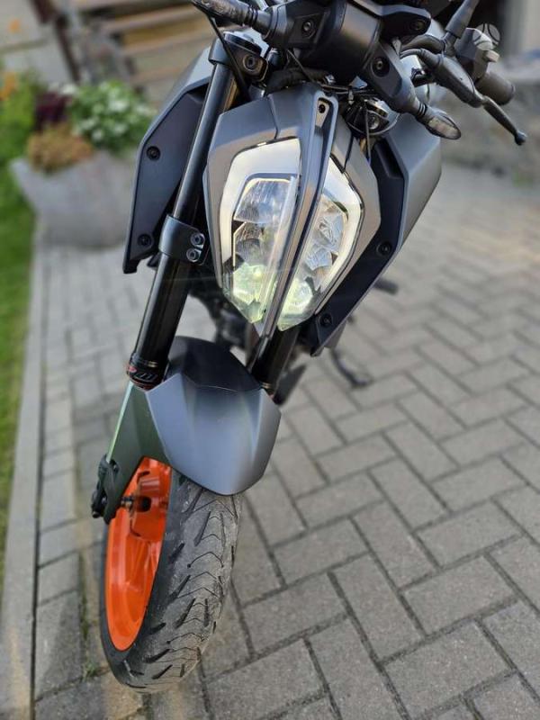 Melns KTM Duke 2022 Viļņa, ar dzinēja tilpumu 0.13 L un nobraukumu 16 tūkst. km par 2650 €, foto 10 vietnē AUTOMOTO.COM.LV