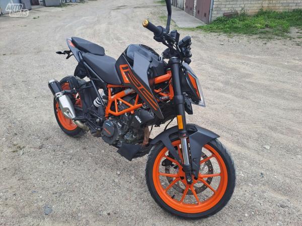 Black KTM Duke 2022 in Taurage, with an engine capacity of 0.13 L and mileage of 31 thousand km for 2700 €, photo 1 on AUTOMOTO.COM.LV