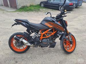 Black KTM Duke 2022 in Taurage, with an engine capacity of 0.13 L and mileage of 31 thousand km for 2700 €, photo 3 on AUTOMOTO.COM.LV