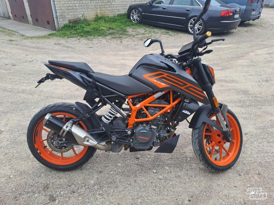 Black KTM Duke 2022 in Taurage, with an engine capacity of 0.13 L and mileage of 31 thousand km for 2700 €, photo 3 on AUTOMOTO.COM.LV