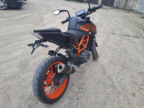 Black KTM Duke 2022 in Taurage, with an engine capacity of 0.13 L and mileage of 31 thousand km for 2700 €, photo 4 on AUTOMOTO.COM.LV