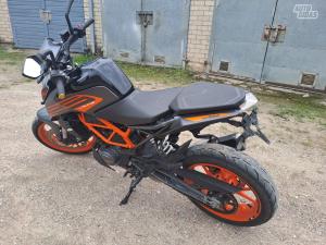 Black KTM Duke 2022 in Taurage, with an engine capacity of 0.13 L and mileage of 31 thousand km for 2700 €, photo 5 on AUTOMOTO.COM.LV