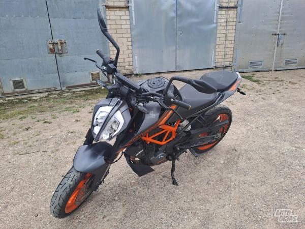 Black KTM Duke 2022 in Taurage, with an engine capacity of 0.13 L and mileage of 31 thousand km for 2700 €, photo 6 on AUTOMOTO.COM.LV