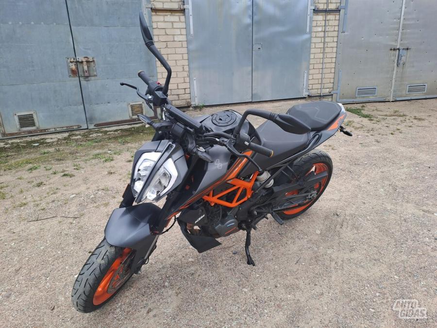 Black KTM Duke 2022 in Taurage, with an engine capacity of 0.13 L and mileage of 31 thousand km for 2700 €, photo 6 on AUTOMOTO.COM.LV