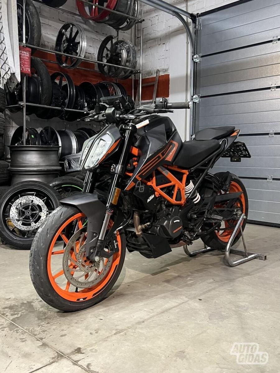 Melns KTM Duke 2023 Viļņa, ar dzinēja tilpumu 0.13 L un nobraukumu 10 tūkst. km par 2000 €, foto 1 vietnē AUTOMOTO.COM.LV
