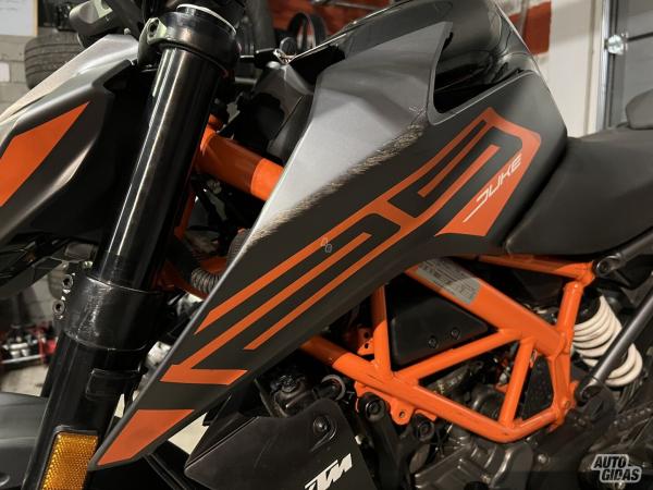 Black KTM Duke 2023 in Vilnius, with an engine capacity of 0.13 L and mileage of 10 thousand km for 2000 €, photo 4 on AUTOMOTO.COM.LV
