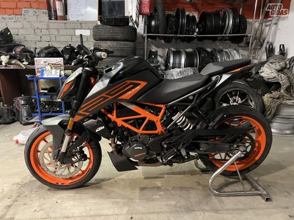 Black KTM Duke 2023 in Vilnius, with an engine capacity of 0.13 L and mileage of 10 thousand km for 2000 €, photo 5 on AUTOMOTO.COM.LV