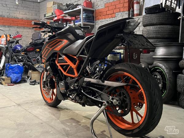 Black KTM Duke 2023 in Vilnius, with an engine capacity of 0.13 L and mileage of 10 thousand km for 2000 €, photo 10 on AUTOMOTO.COM.LV